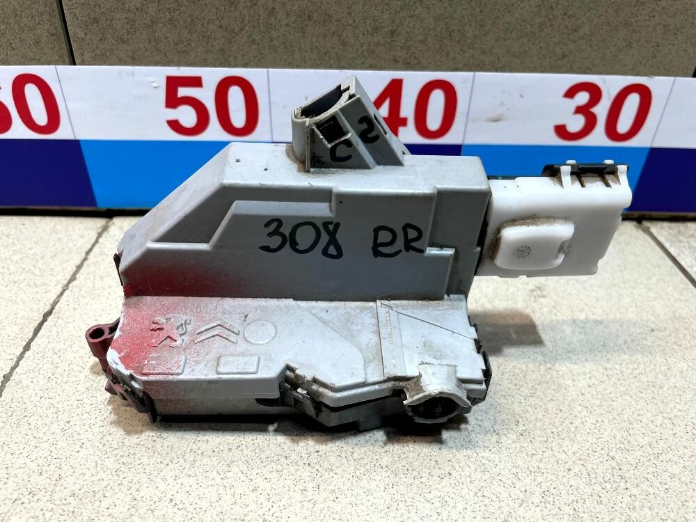 Замок двери задней правой Peugeot 308