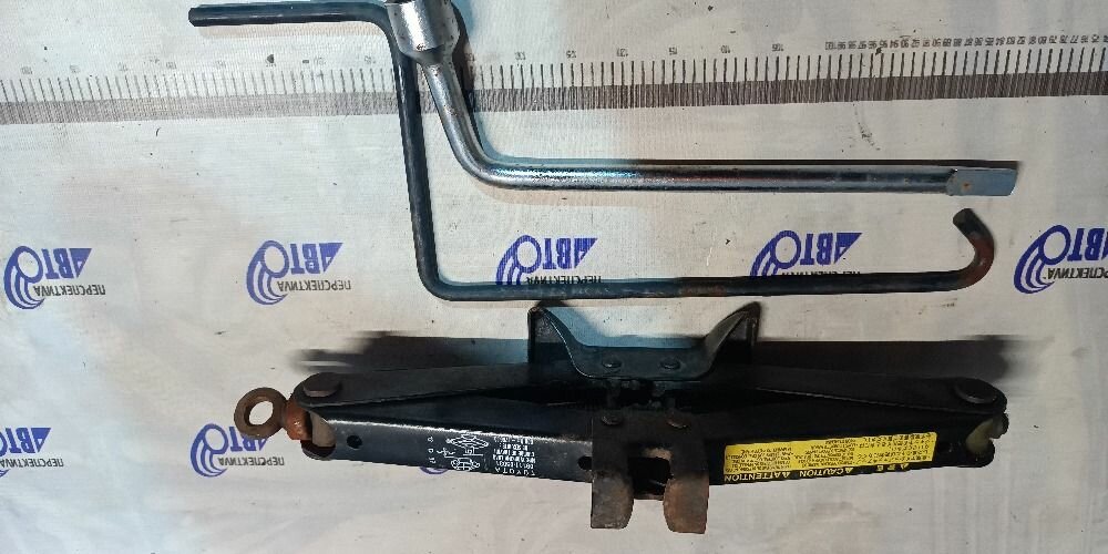 Оригинальный домкрат Toyota Avensis T250 09111-05031