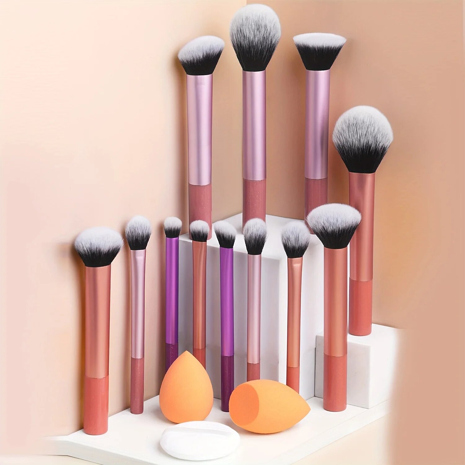 Набор кистей для макияжа LUXEBLEND из 12 предметов Clear