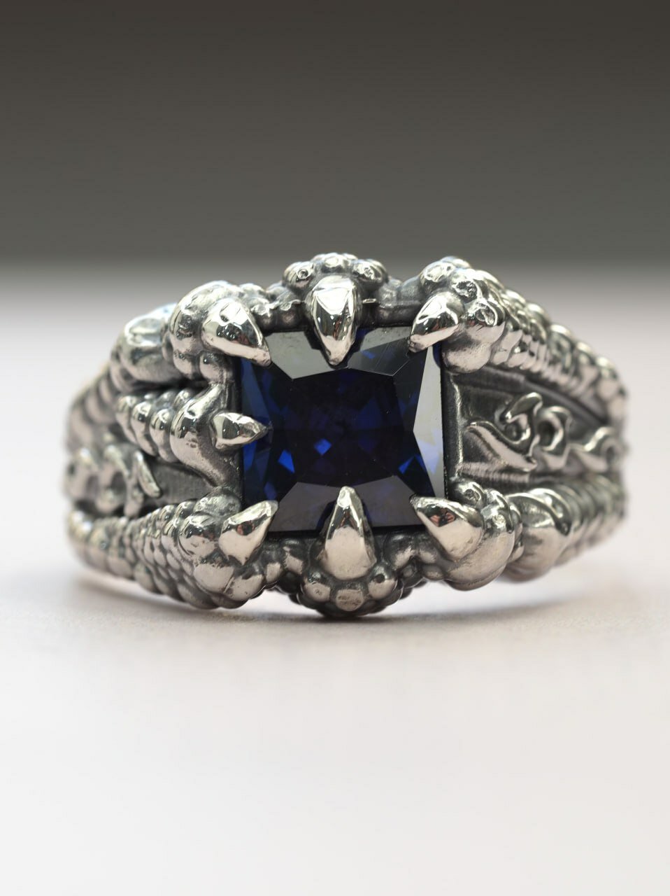 Перстень, серебро, 925 проба, чернение, фианит
