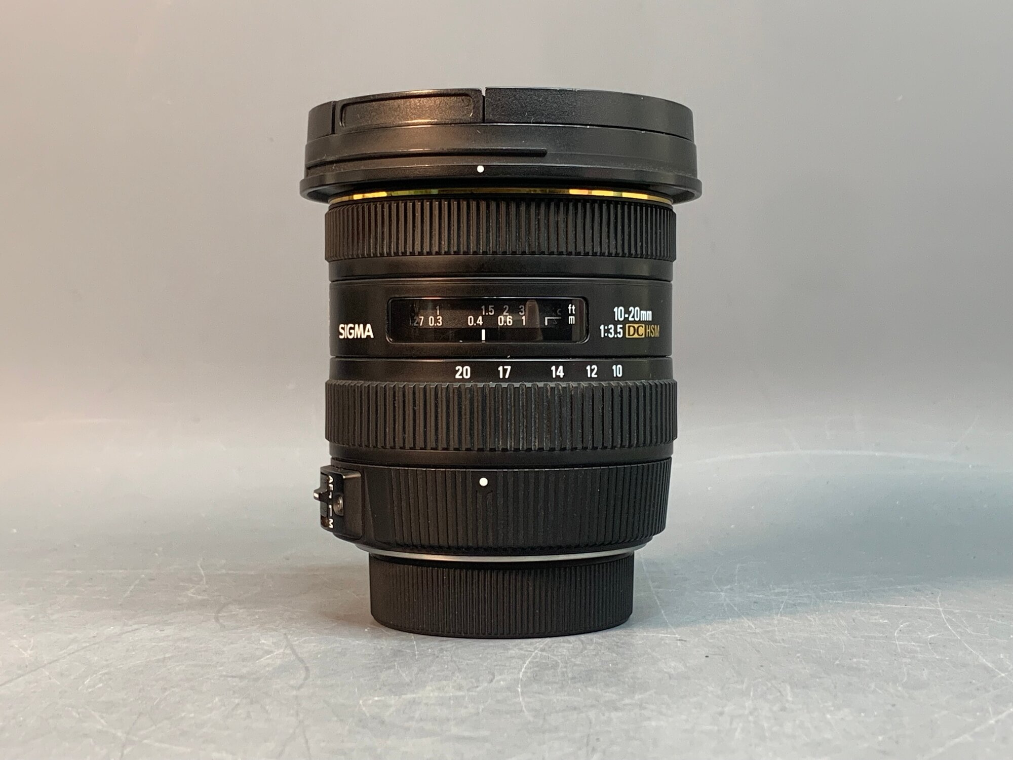 Sigma AF 10-20mm 3.5 EX DC HSM Nikon F микроцарапины и точка на линзе