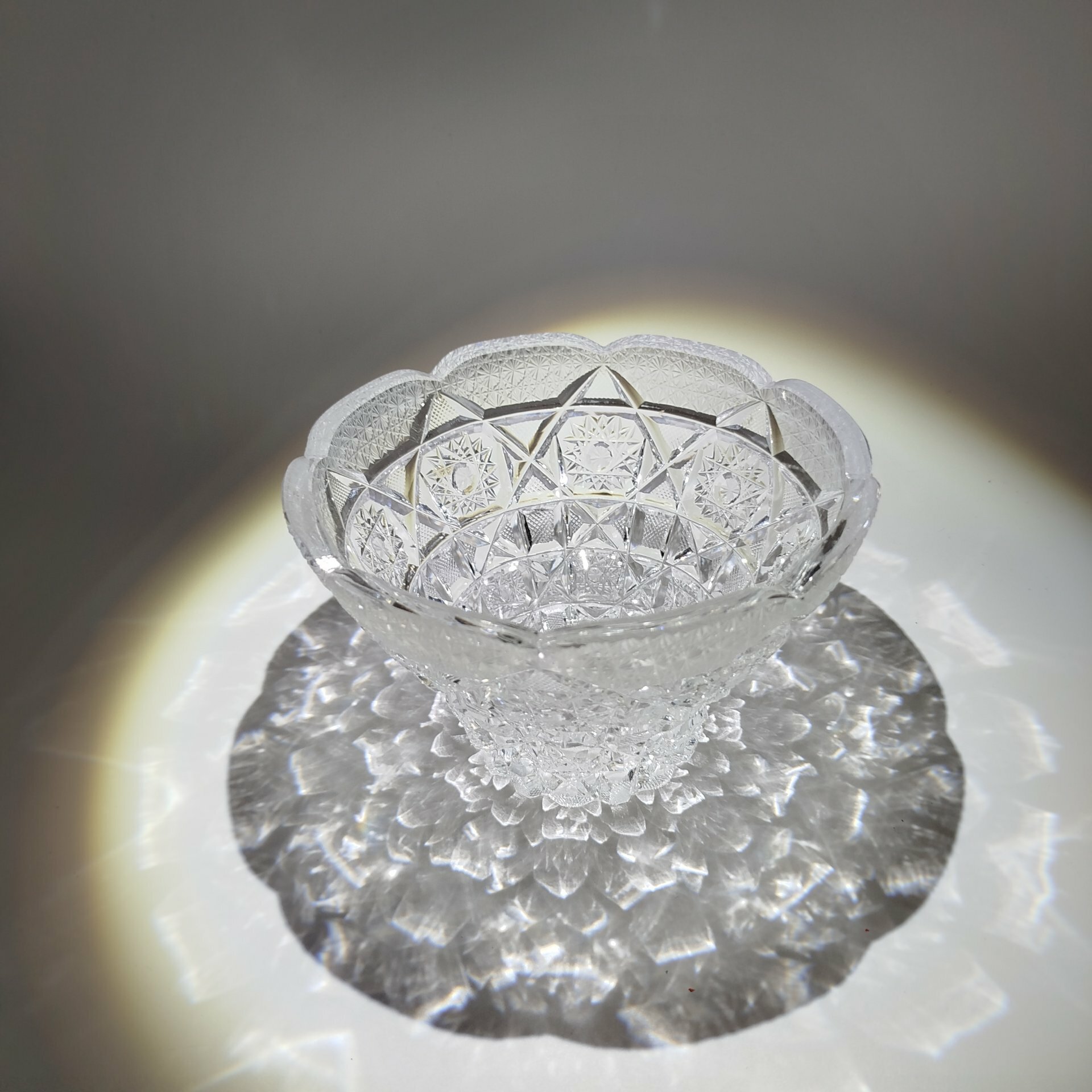 Конфетница(салатник) с резным декором, хрусталь, гранение