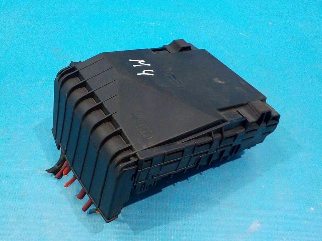 Блок предохранителей под капотом VOLKSWAGEN Passat B6 2005-2009 3C0937125 - Б/У