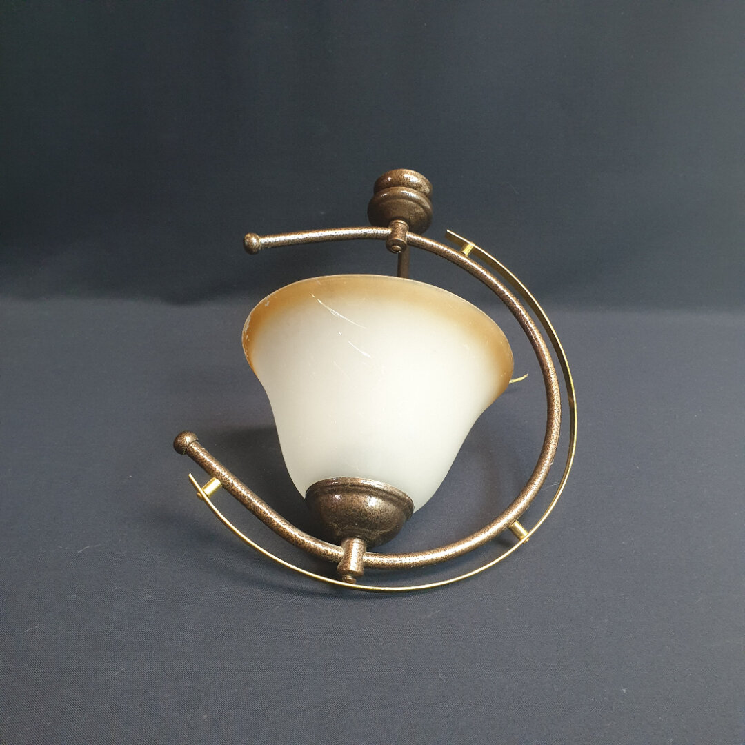 Светильник, металл, плафон матовое стекло с дефектами. Винтаж.