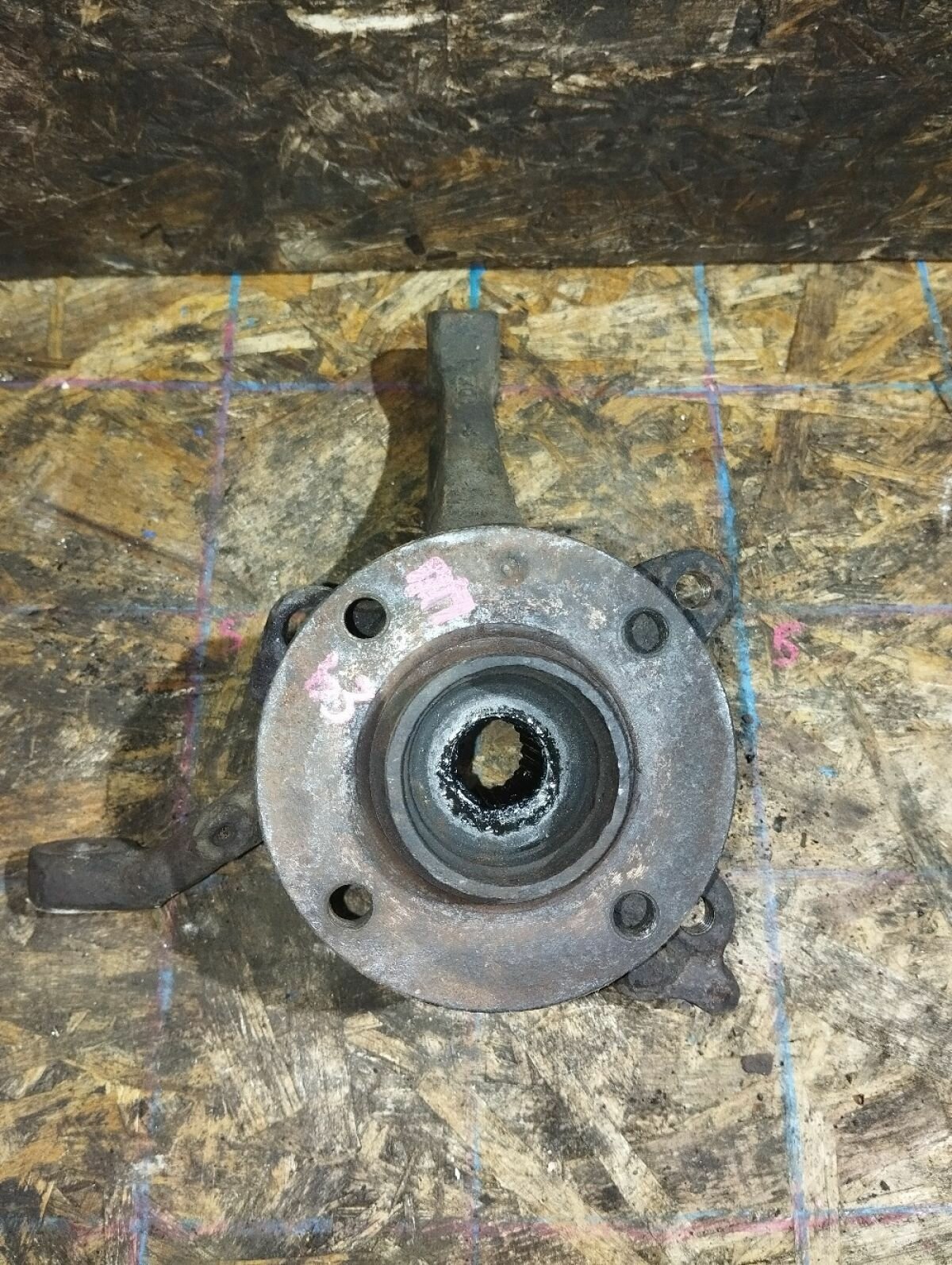 Кулак передний правый VW Passat B3 Б/У с пробегом