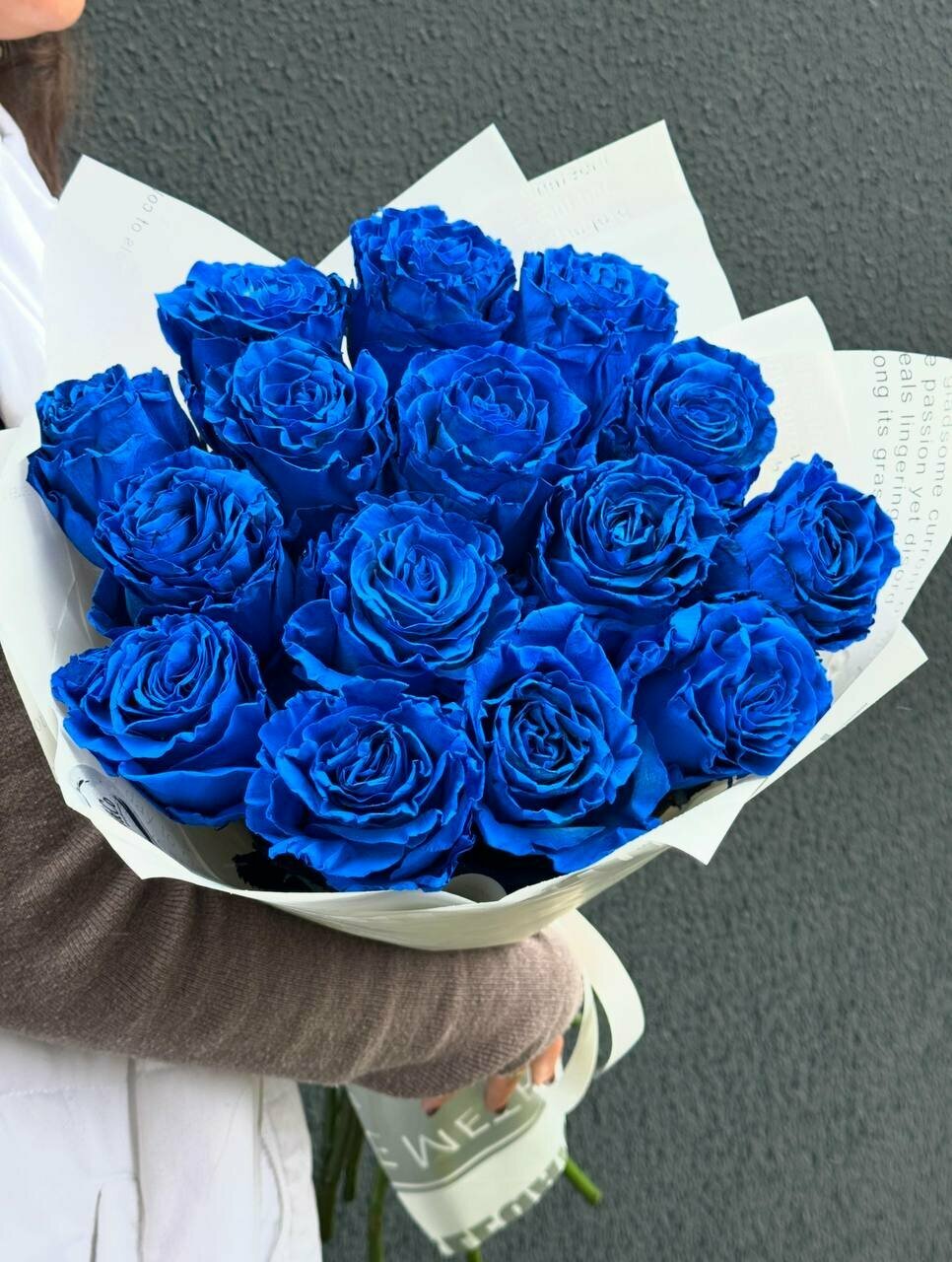 Цветы живые, букет из 15 синих роз "Седьмое небо"