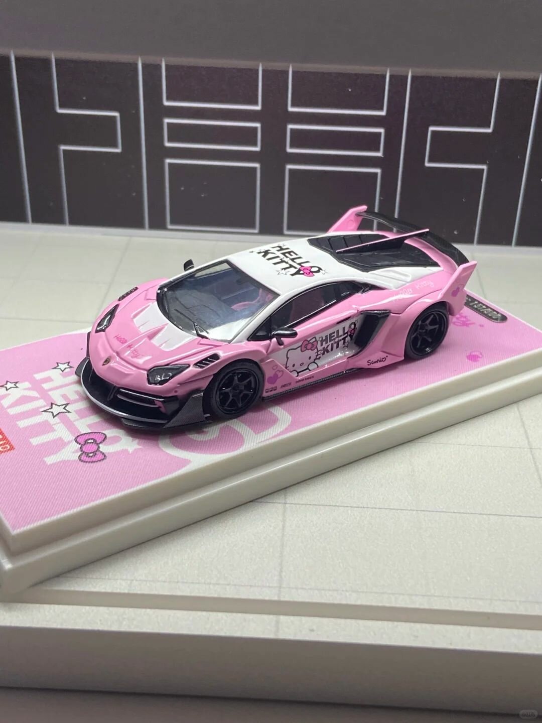 Машинка COOL CAR 1:64 Lamborghini Aventador GT EVO Hello Kitty