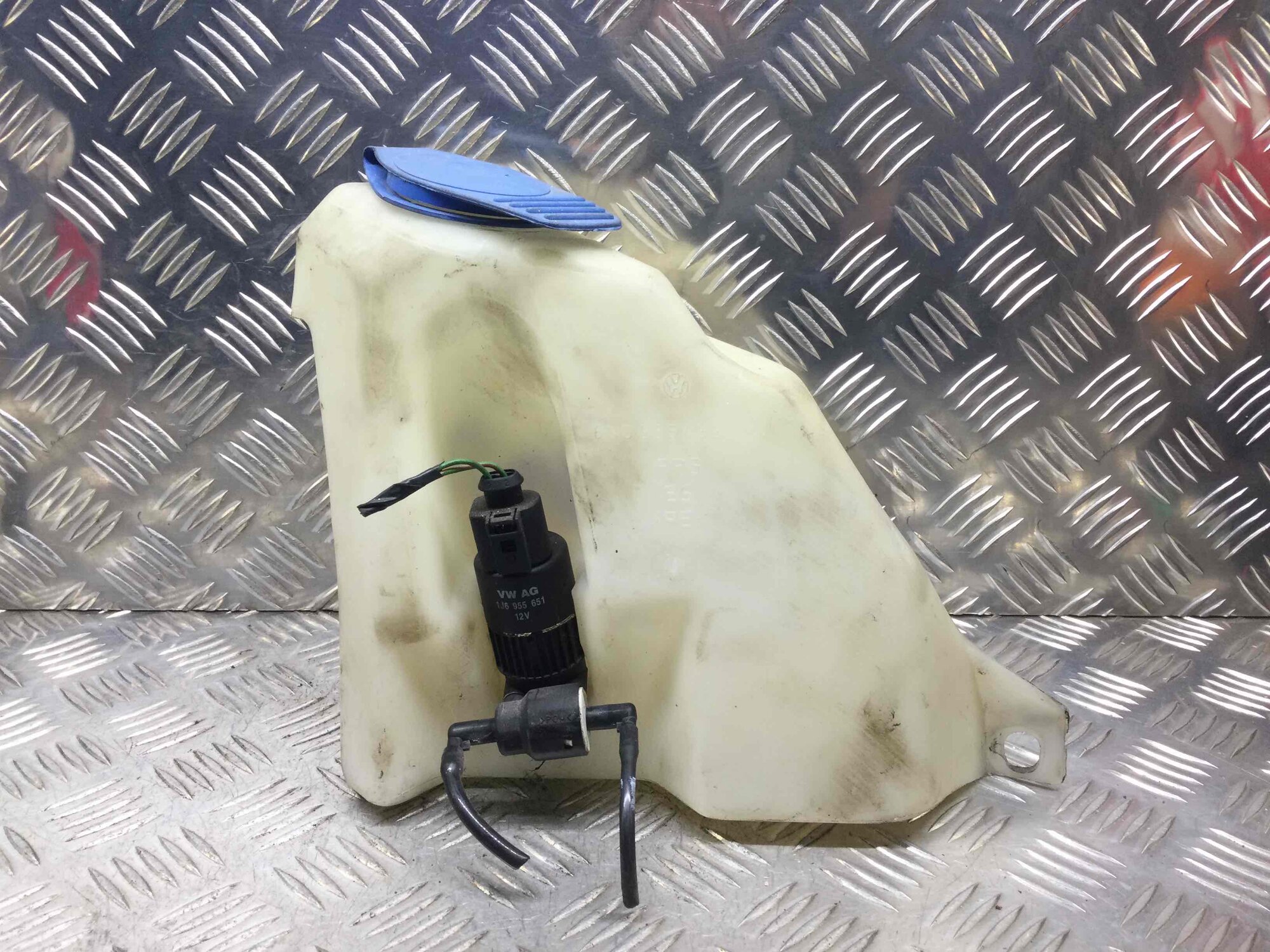 Б/У Бачок омывателя Volkswagen Polo 3 поколение (1994-2001) 2001 г.