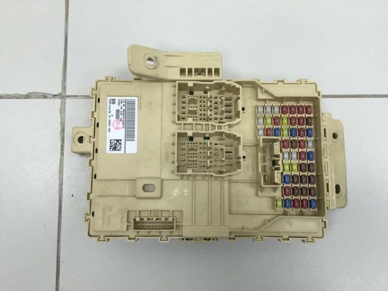 Блок предохранителей Kia Cerato 2018 кат.номер: 91950M6060