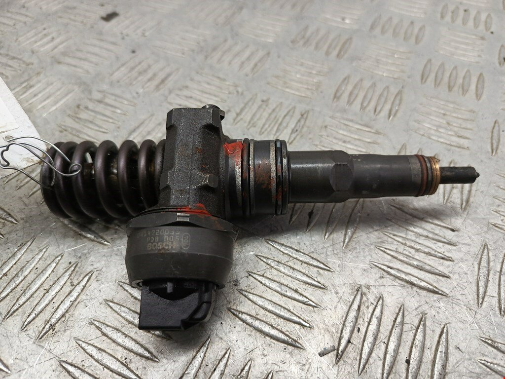 Форсунка дизельная электрическая Volkswagen Polo 3 038130073F арт. 2271267