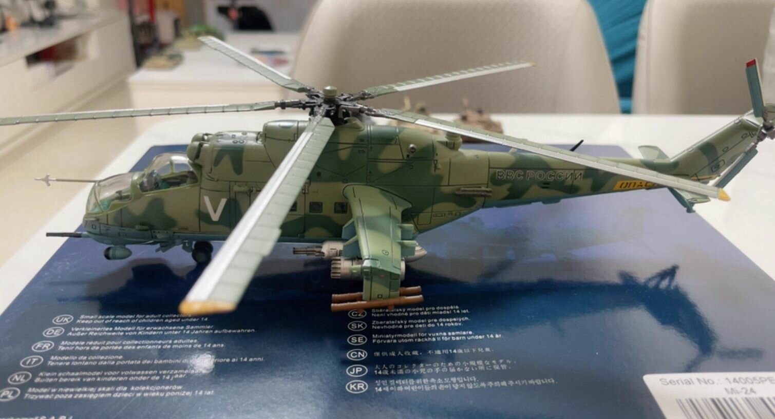 Железный поток / Iron Stream 14005PE Готовая модель вертолета Ми-24В, штурм Киева, 2022 год, статическая модель