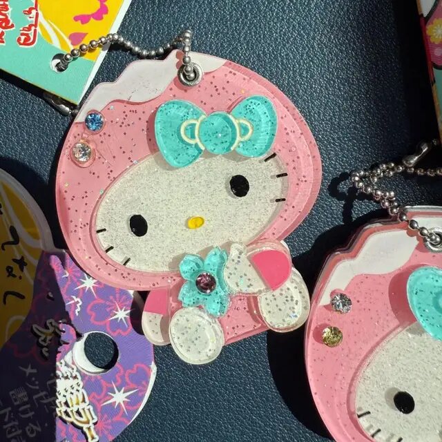 MINISO Зеркало-брелок Hello Kitty