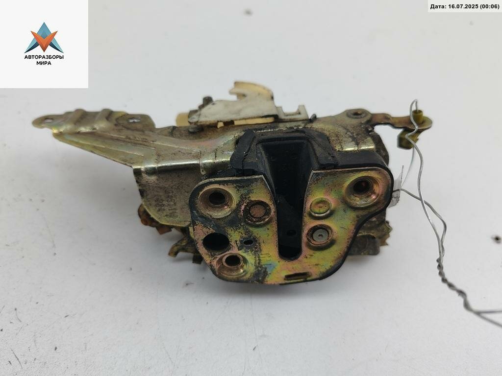 Замок двери передней правой Opel Omega B 1997 90457118