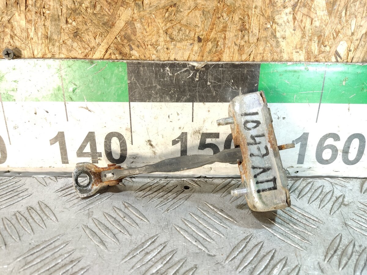 Ограничитель двери передний TOYOTA Corolla e120 6862012100