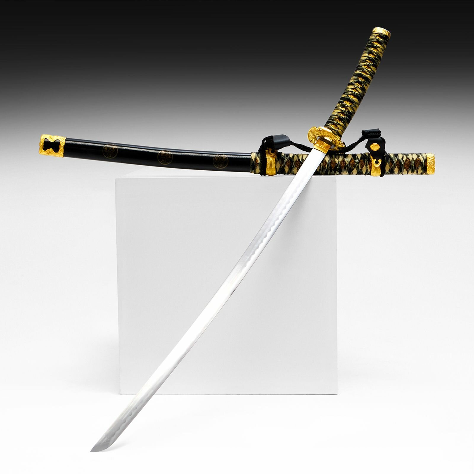 Сувенирное оружие Катана , чёрные ножны, золотистая обмотка, 102 см