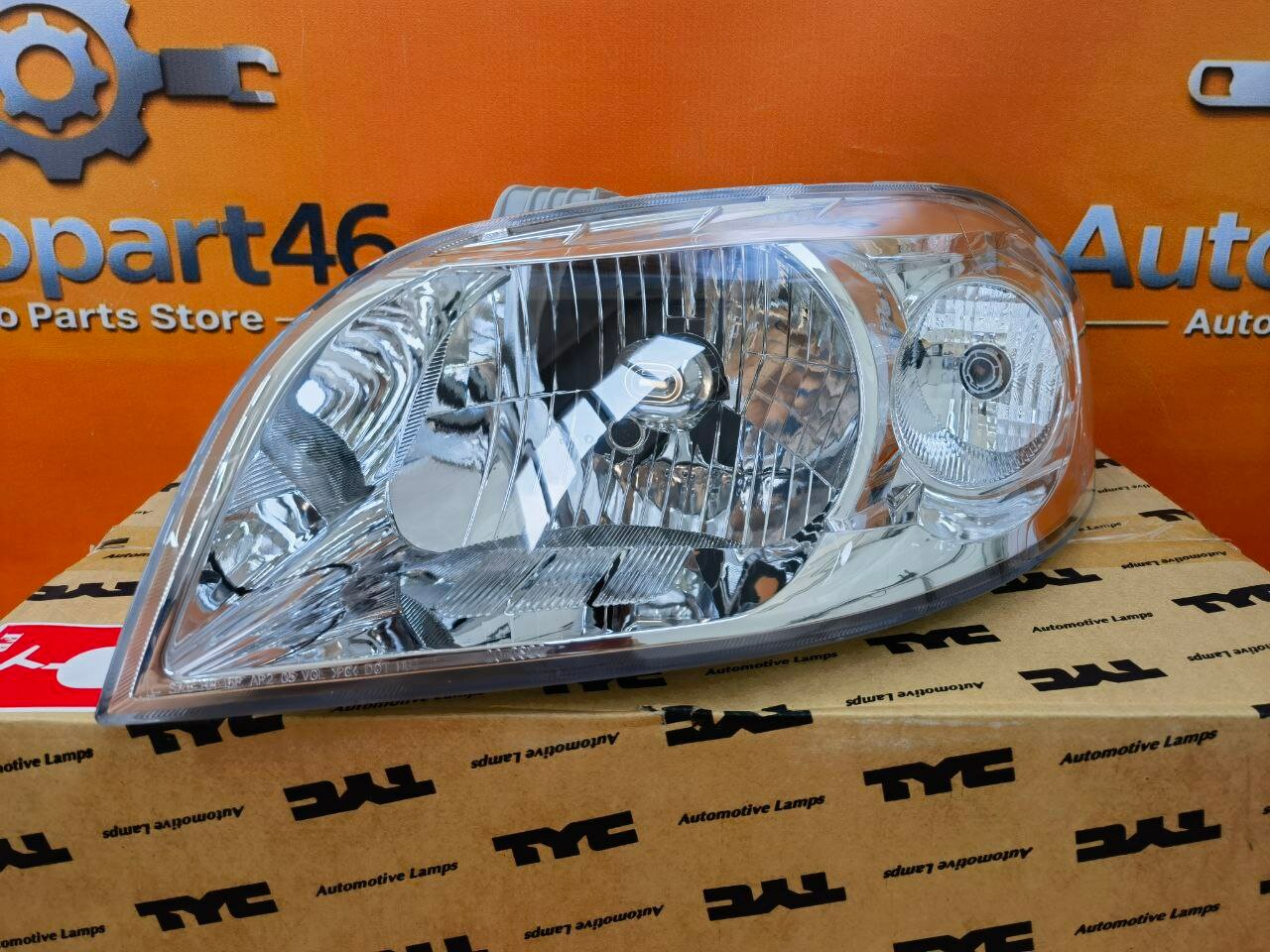 Левая фара Шевроле Авео седан CHEVROLET AVEO T250 05-11 под электрокорректор TYC отличное качество