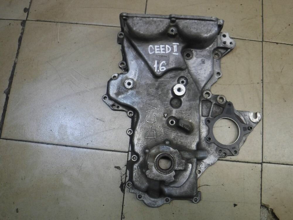 Крышка двигателя передняя Kia Ceed II 213502B702