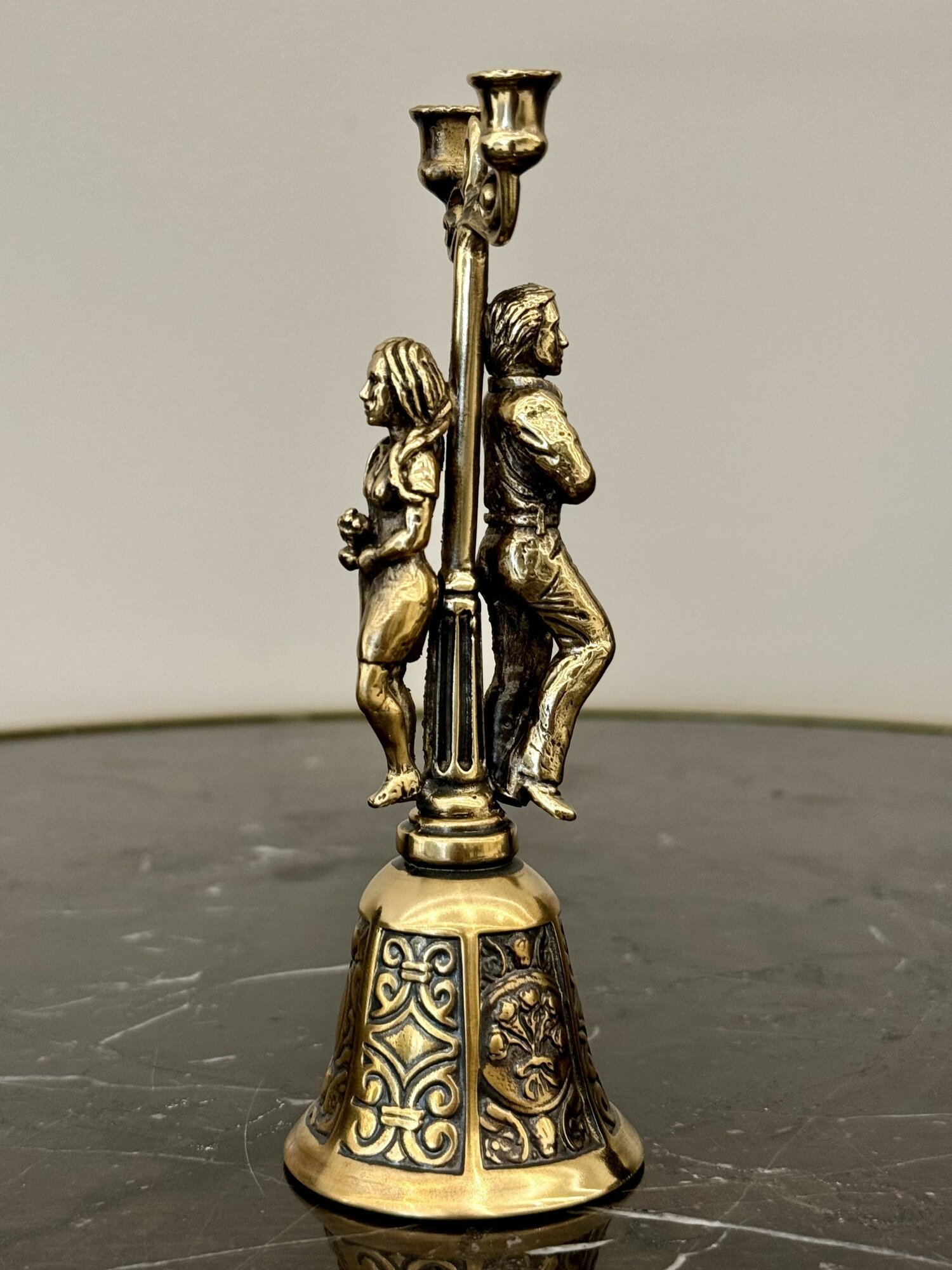 Колокольчик Свидание для интерьера и декора, сувенир подарочный, бронзовое литье