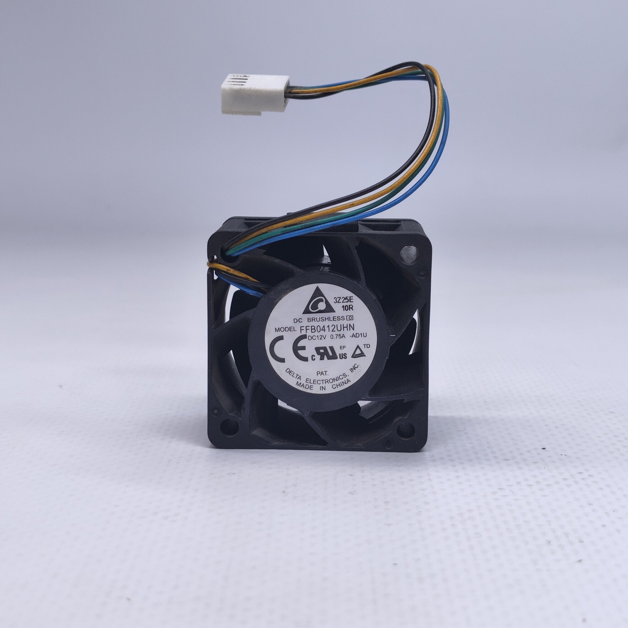 Delta Electronics FFB0412UHN / Вентилятор серверный 3Z25E10R