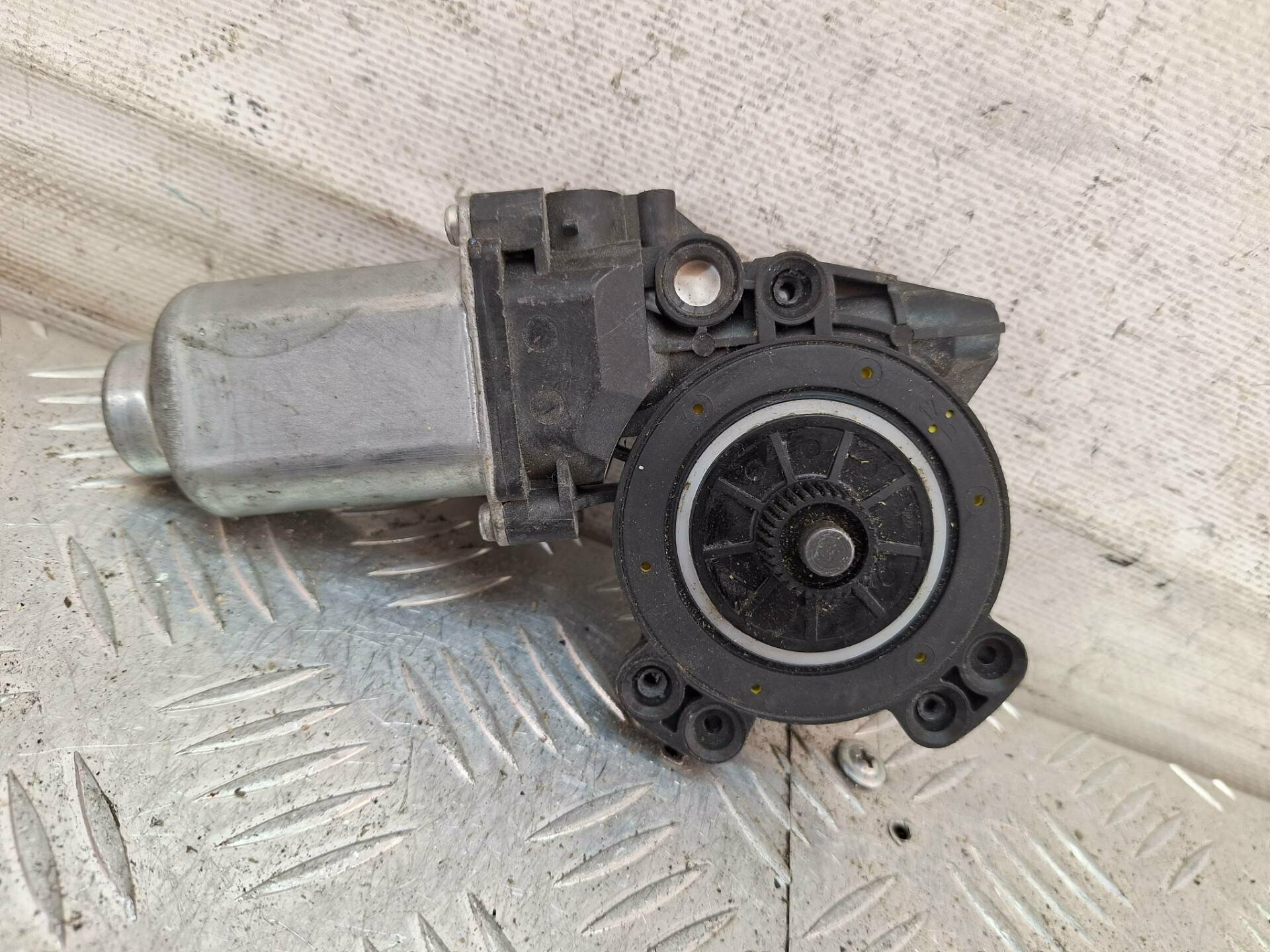 Моторчик стеклоподъемника передний правый Kia Rio 3 2015 402396