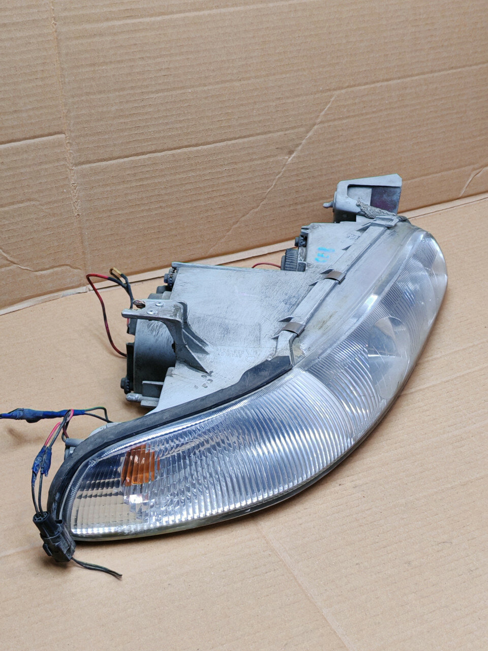 Фара правая Mazda 626 GE (дефект)