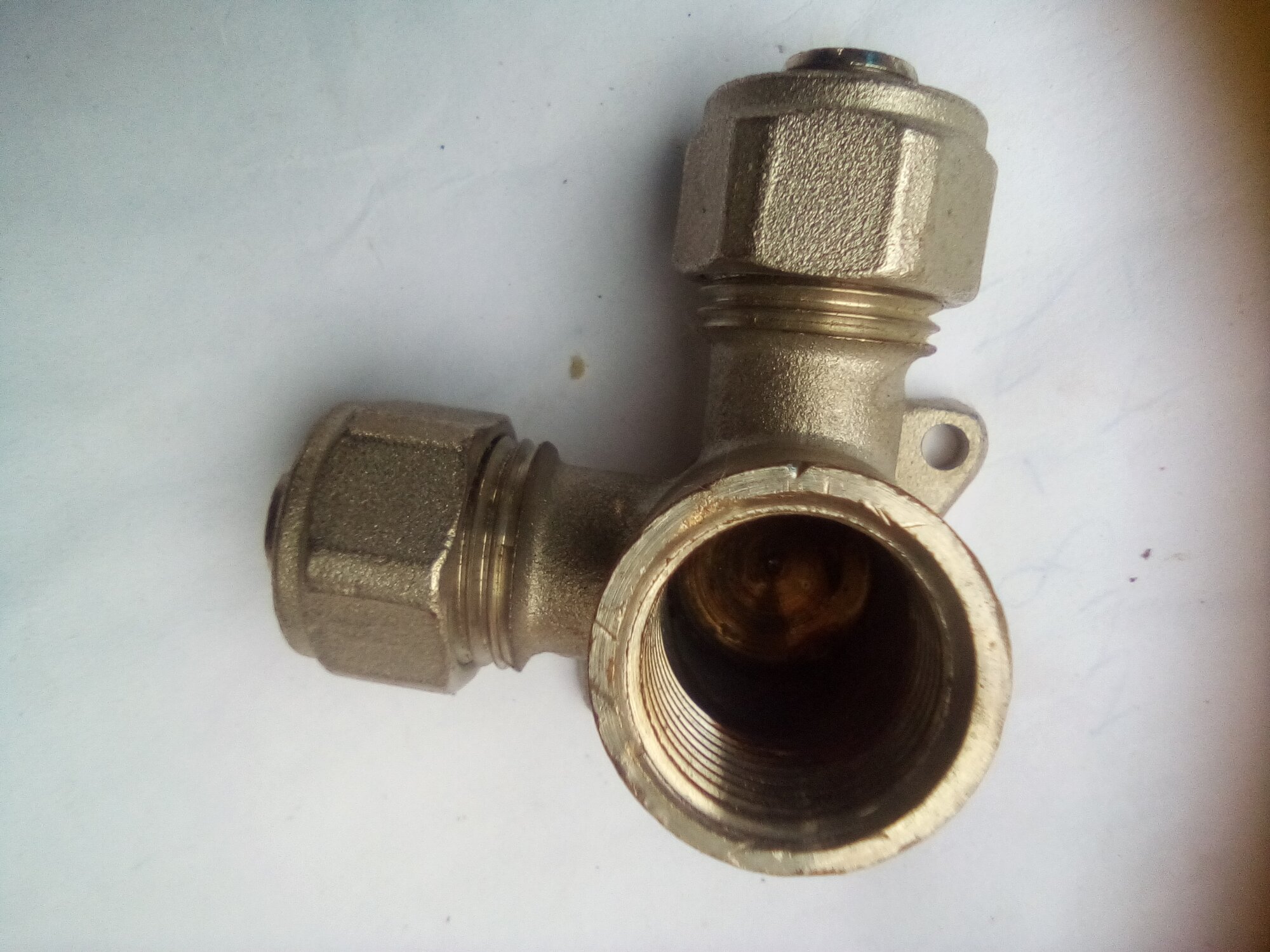 Водорозетка цанговая с двумя выходами 16*1/2вн*16 hencо латунь