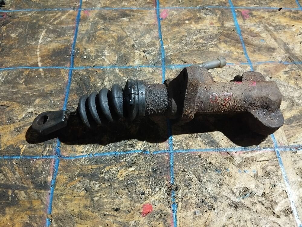 Цилиндр сцепления главный Volkswagen Passat (B3) Б/У с пробегом