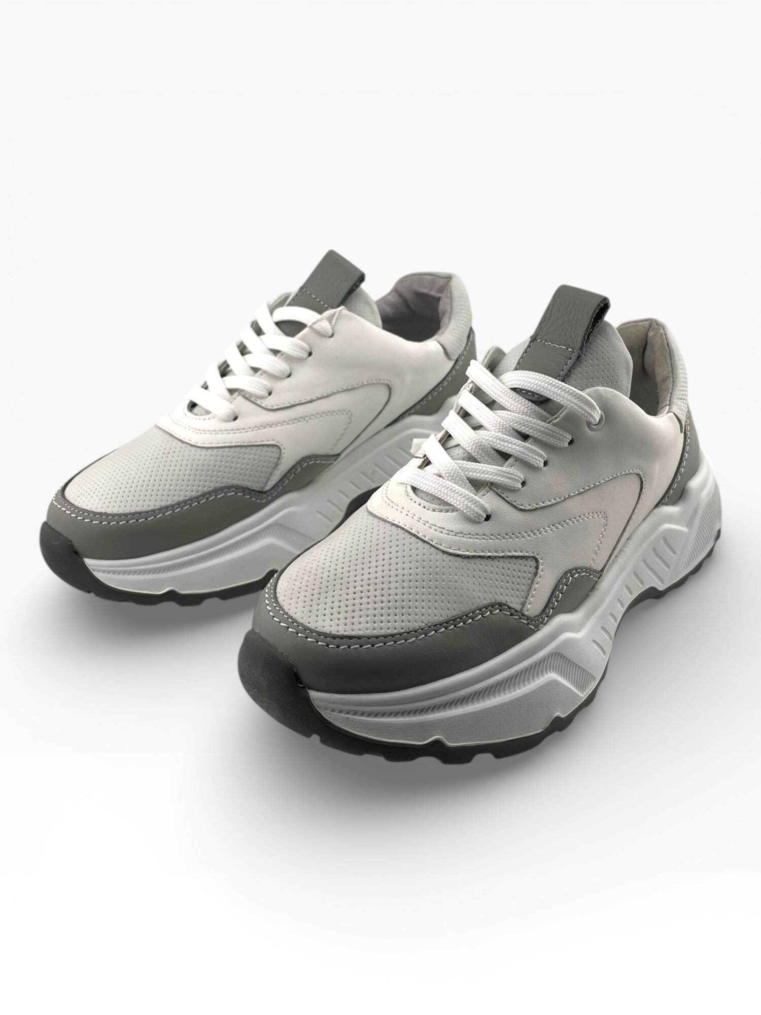 Кроссовки женские, натуральная кожа, от производителя 37 размер