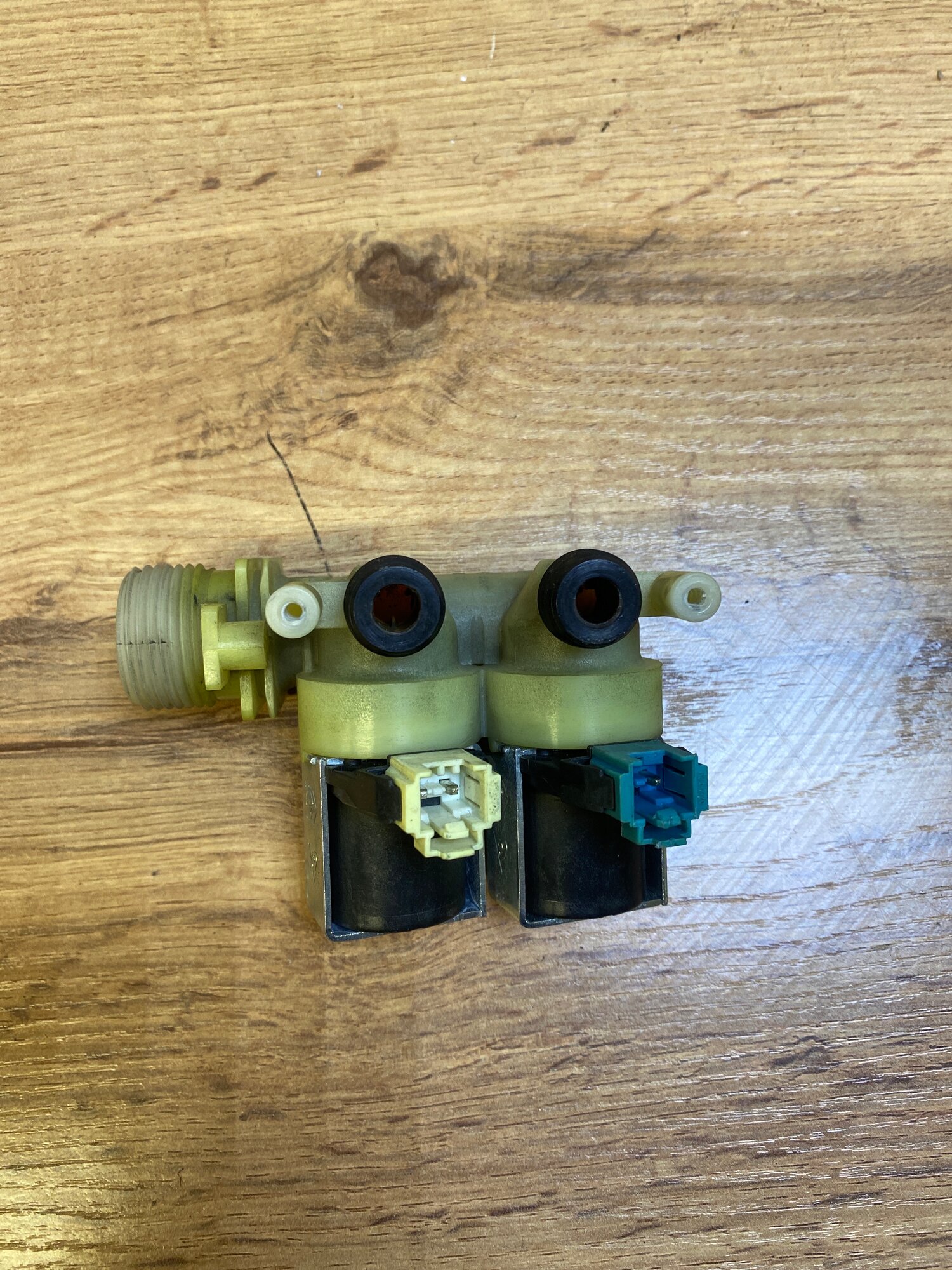 Клапан подачи воды для стиральной машины Indesit IWSD6105, оригинал, б/у