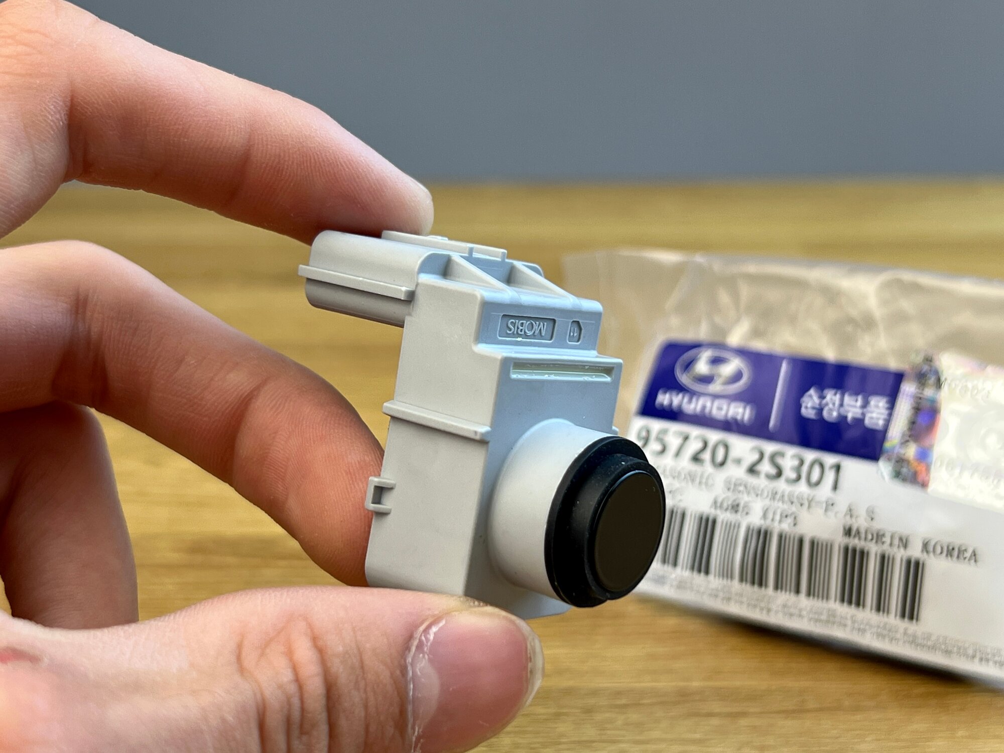 Датчик парковки / парктроник для Hyundai IX35 OEM 957202S301