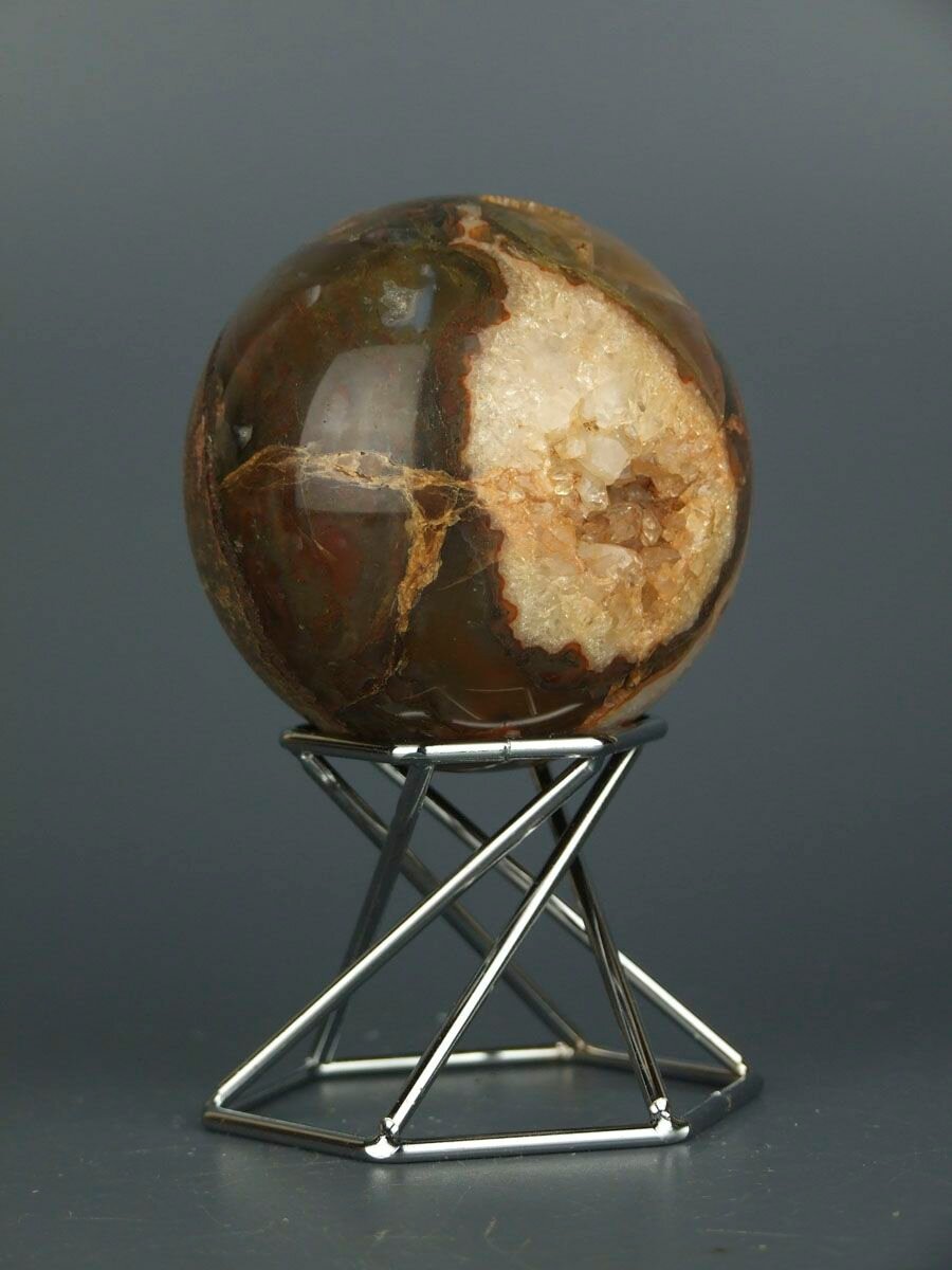 Халцедон камень натуральный - шар диаметром 60 мм на подставке