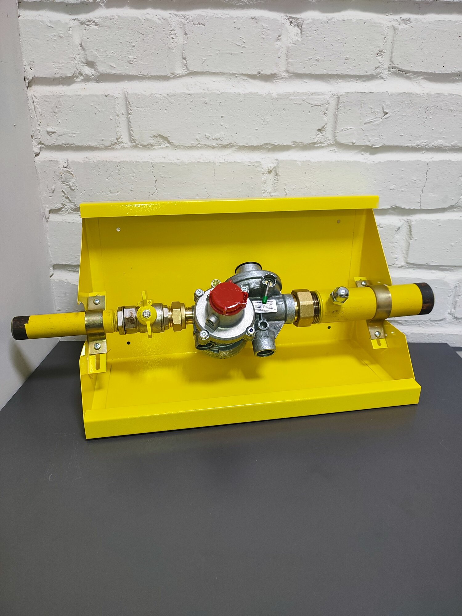 Шкафной газораспределительный пункт (ДРП) грпш ОХТА-RF-10-1-ЛП (Желтый)