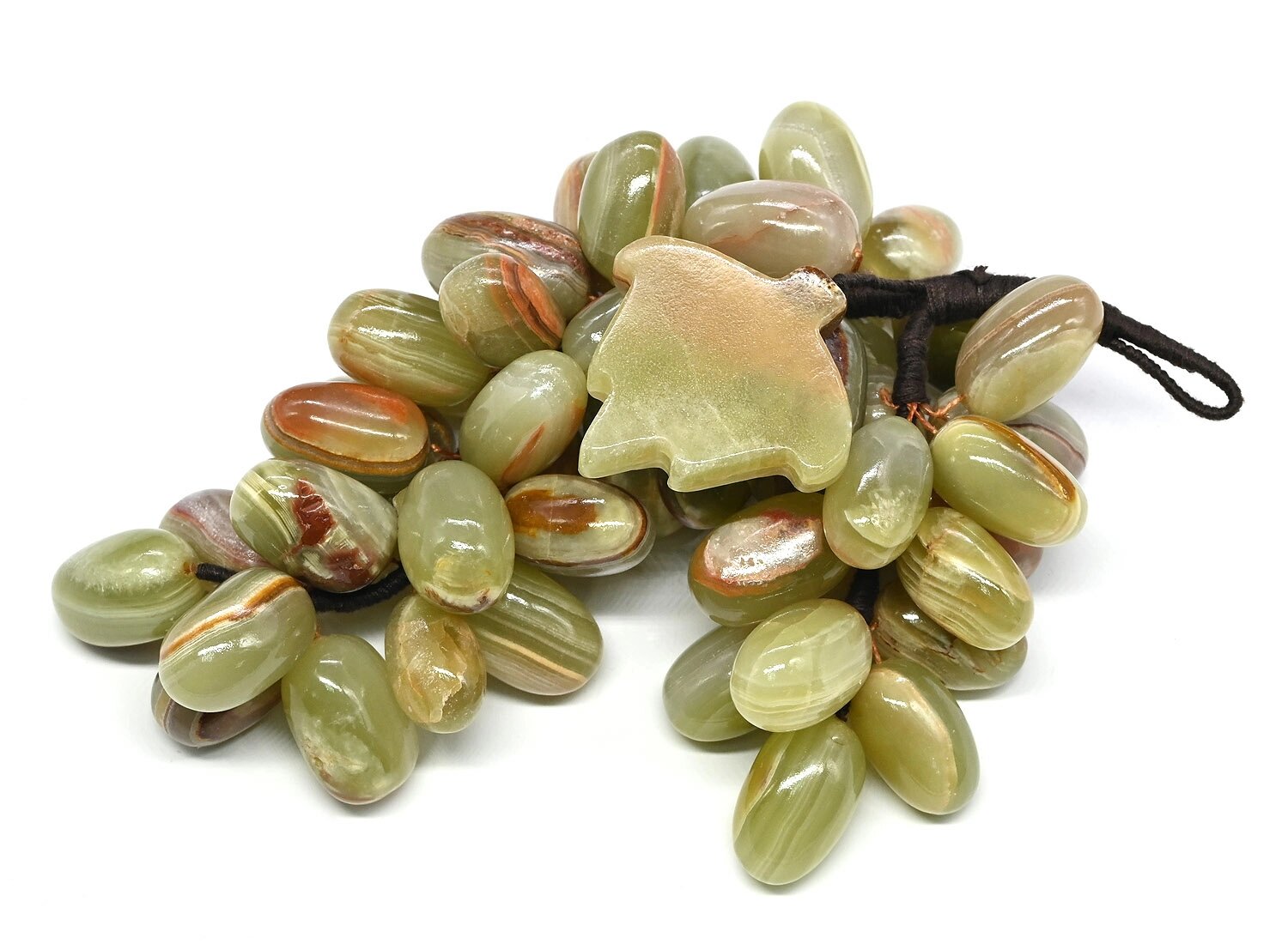 Виноград из камня оникс 50 ягод .