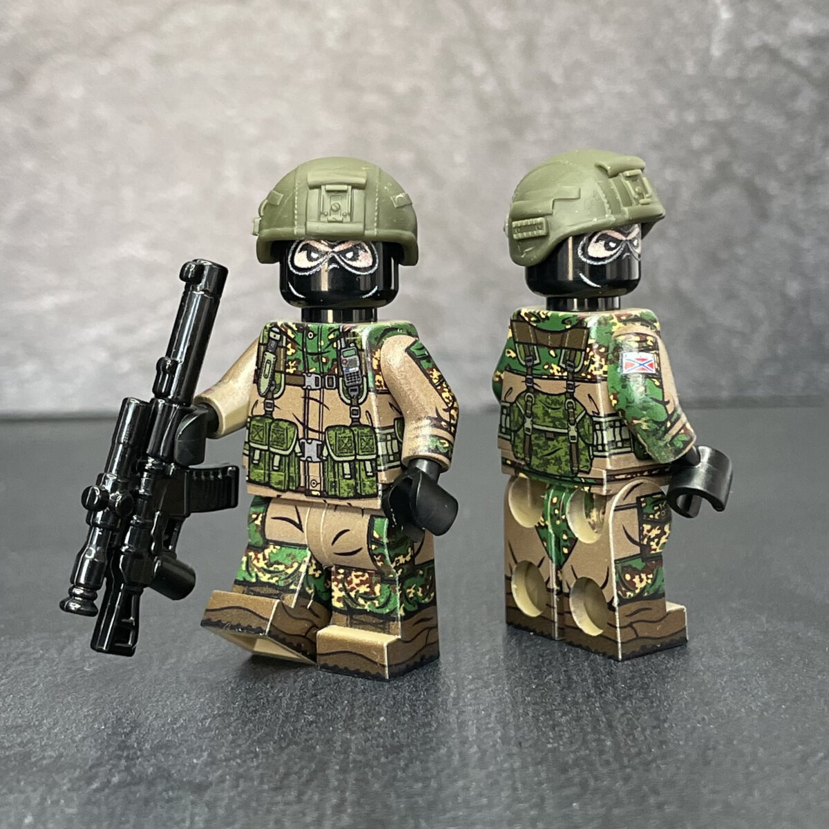 Минифигурка коллекционная совместимая с лего с эксклюзивным принтом Боец ДНР в Горке-Партизан