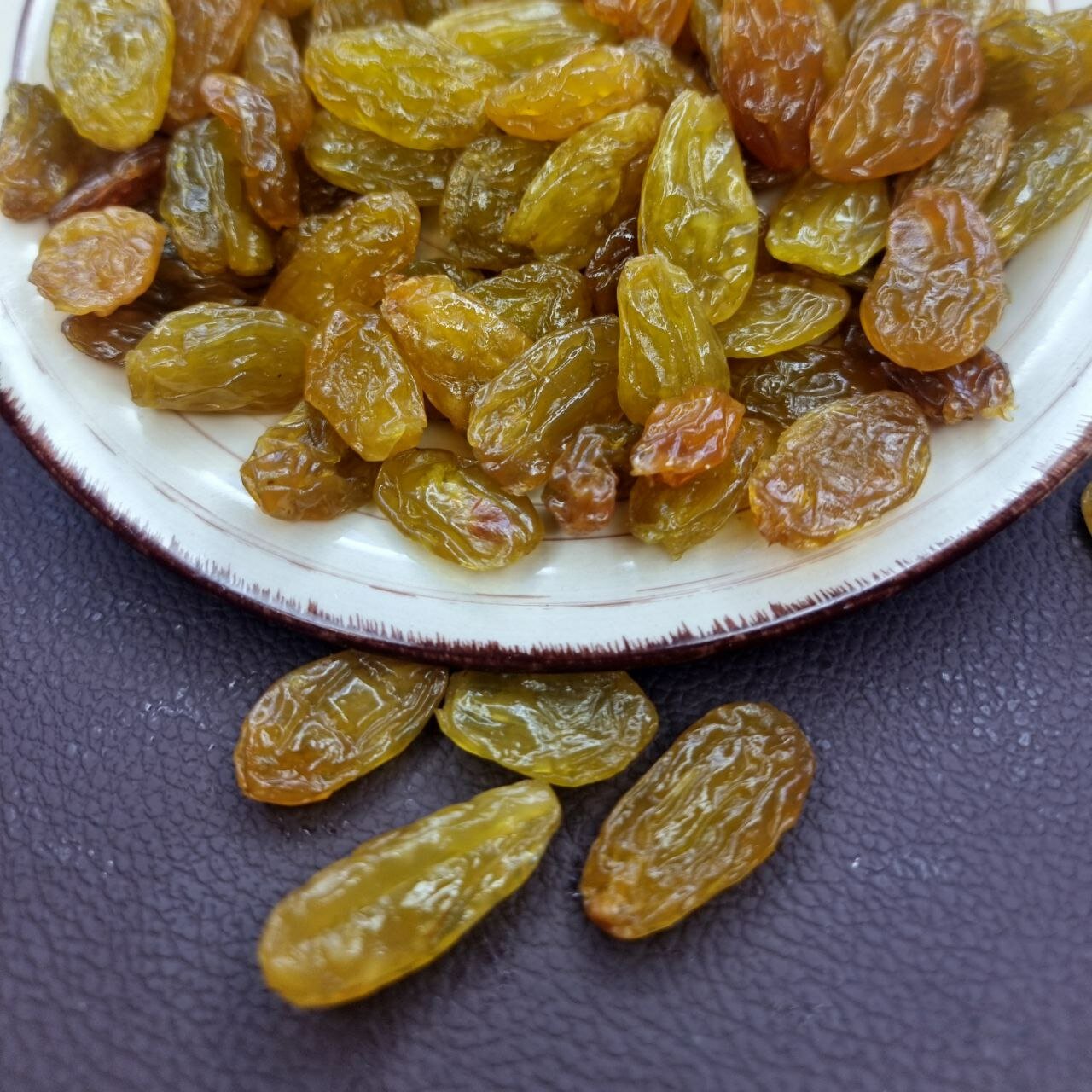 Изюм Джамбо голд Чили