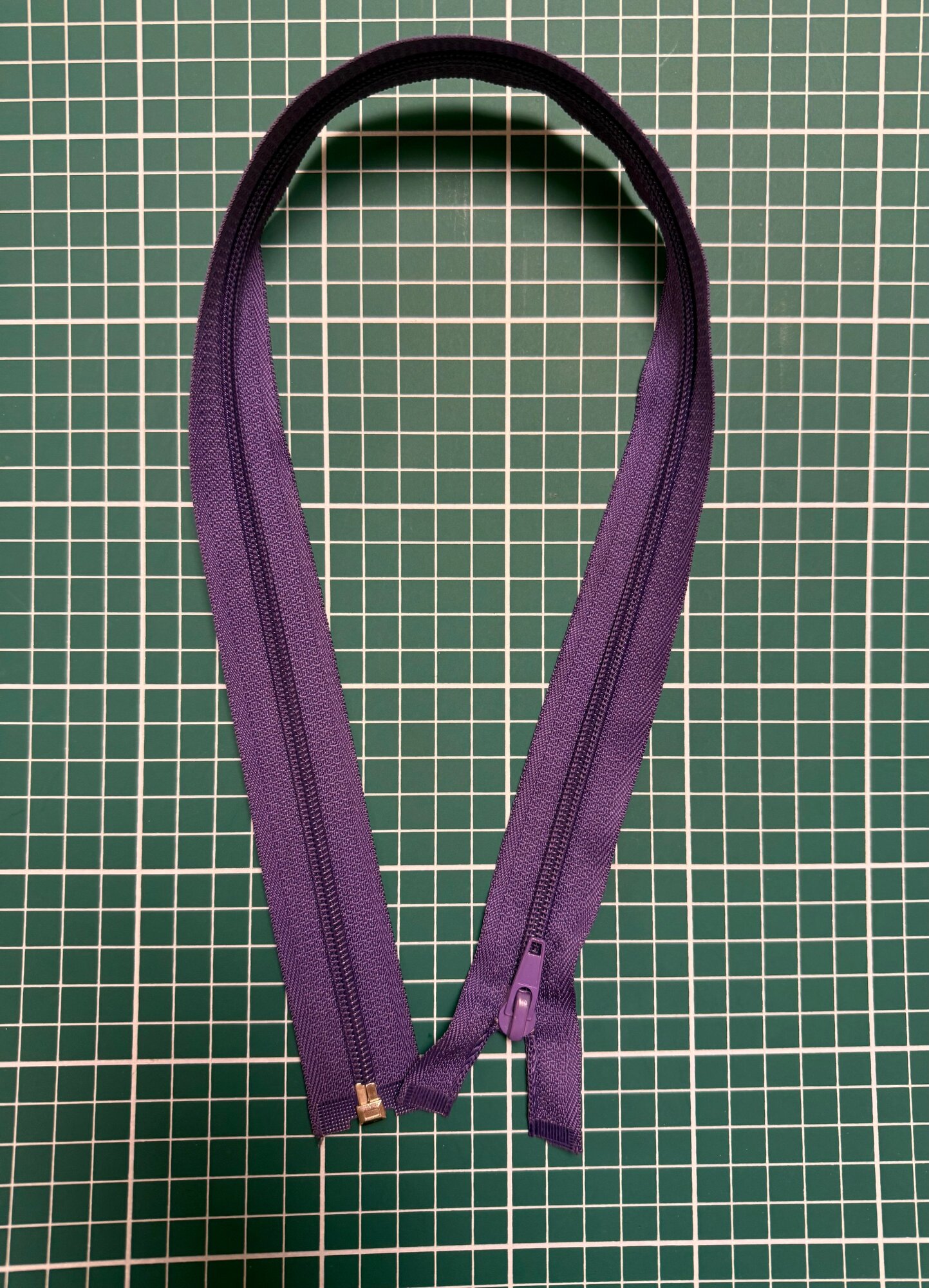 Молния Спираль , замок автомат, цвет фиолетовый, 60 см, цена за 1 штуку.