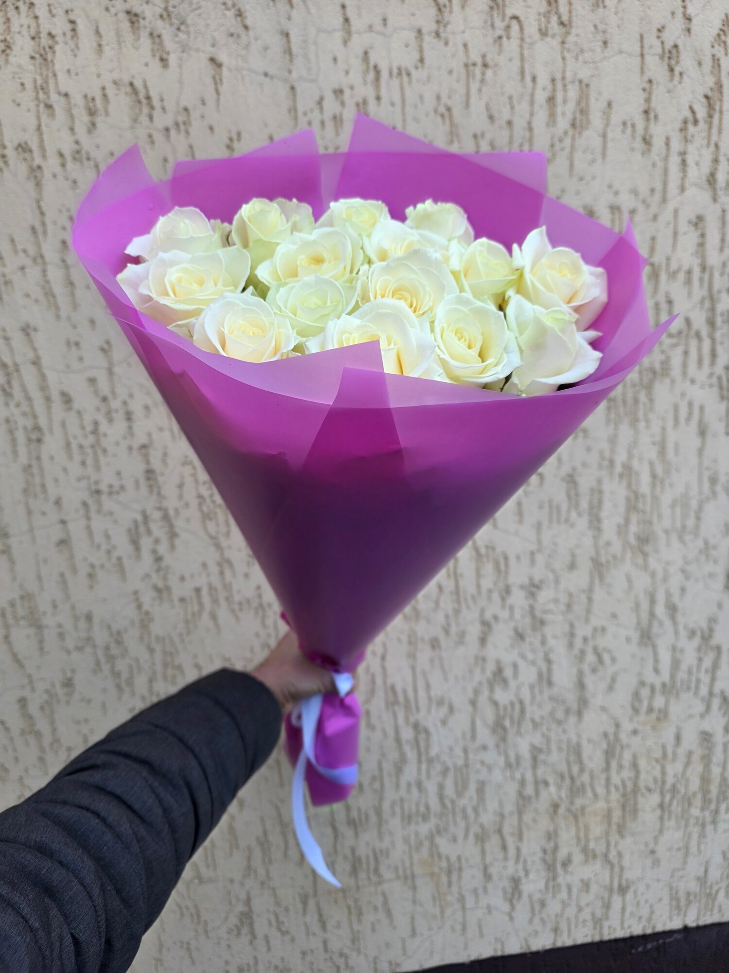 Букет из 15 белых розы 70 см