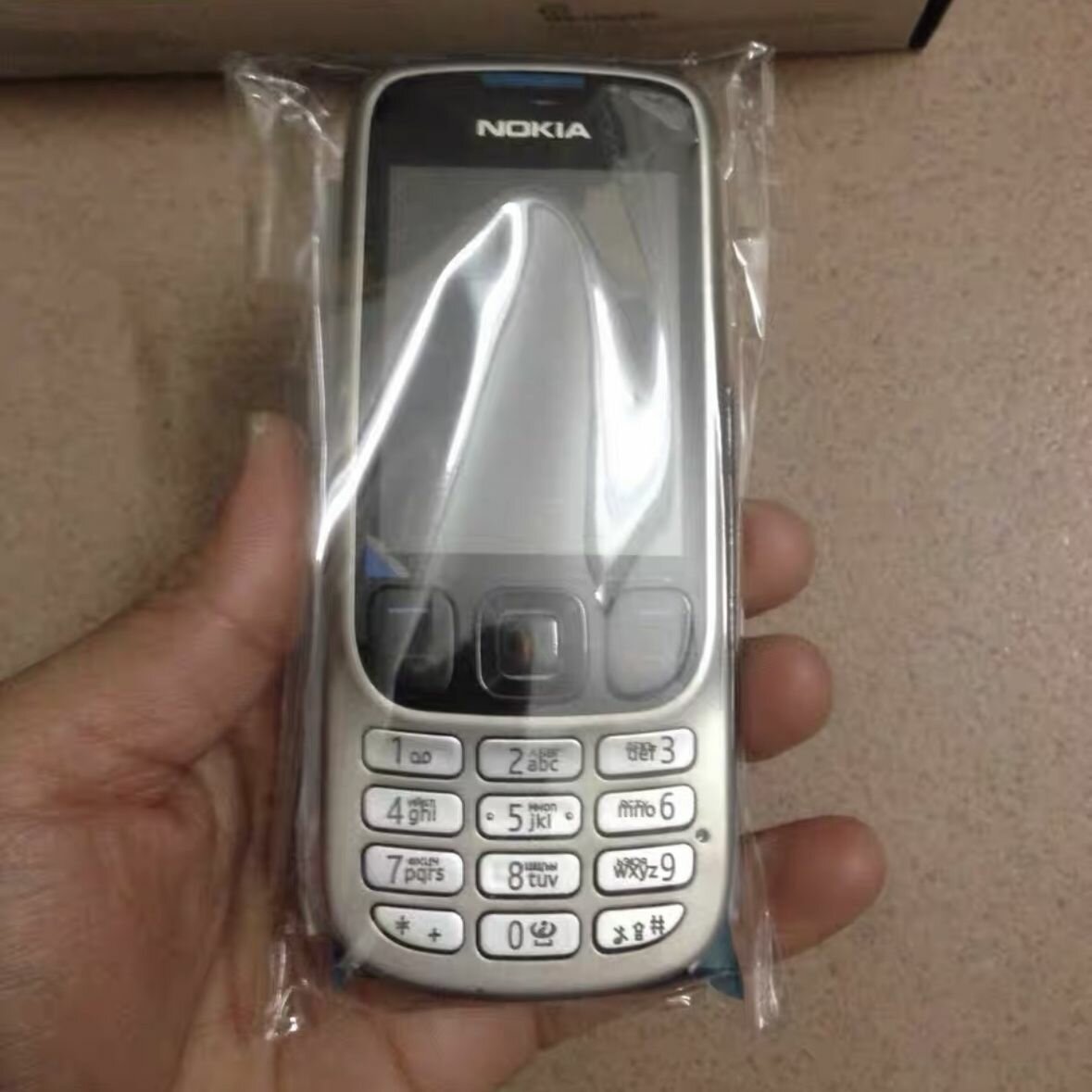 Мобильный телефон Nokia 6303i классический, 3.2 МП камера с автофокусом, Bluetooth, microSD