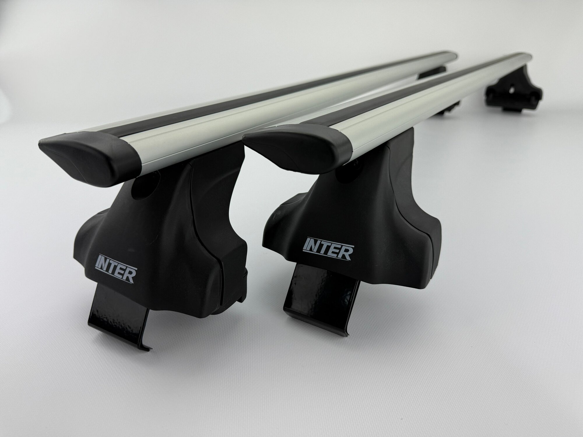 Багажник на крышу Шкода Рапид 2020-н. в. Skoda Rapid, Крепление Inter Spectr штатные места в дверных проемах автомобиля с крыловидными серебристыми попереченами