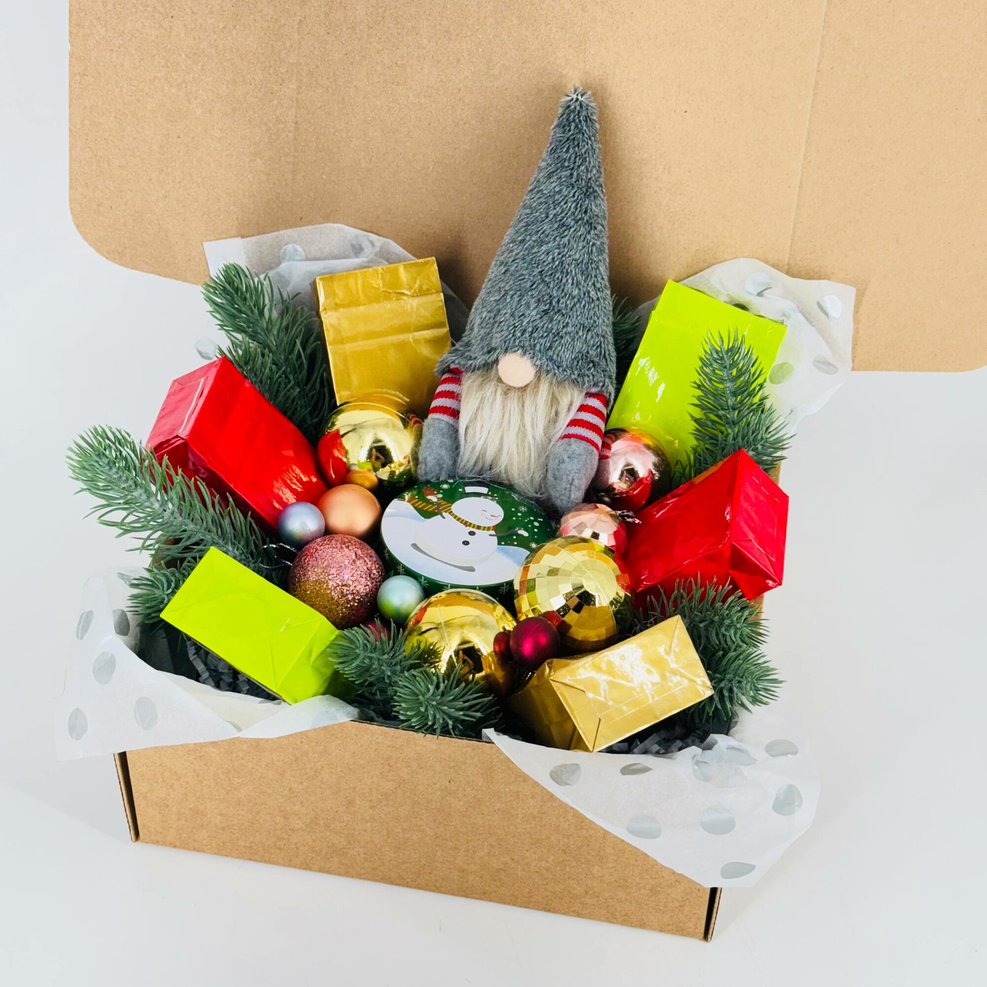 Подарочный новогодний набор. Чай элитный, свеча ручной работы, мягкая игрушка гном. Подарок на новый год