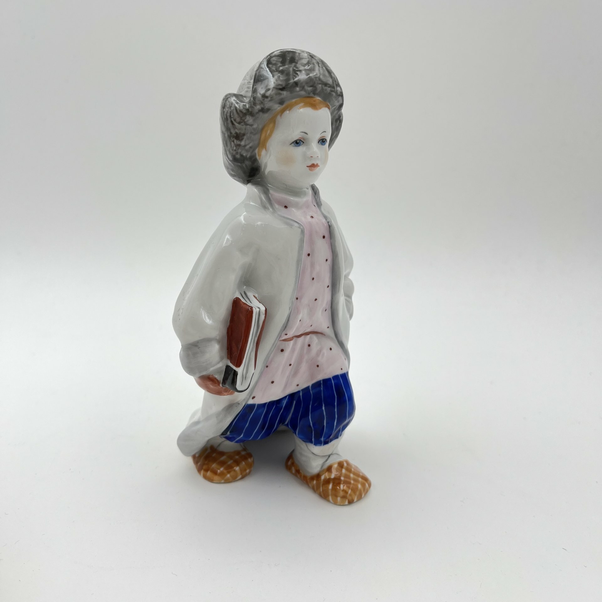 Статуэтка "Филиппок", скульптор А. Ф. Пахомов, фарфор, роспись
