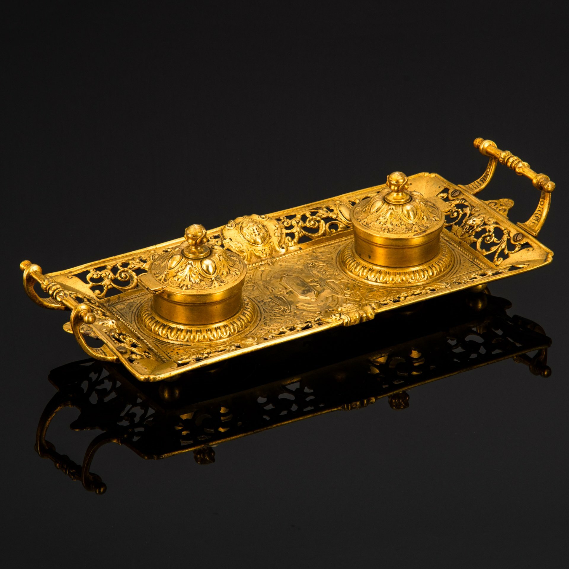 Прибор чернильный для кабинета (чернильница) с прорезным бортом