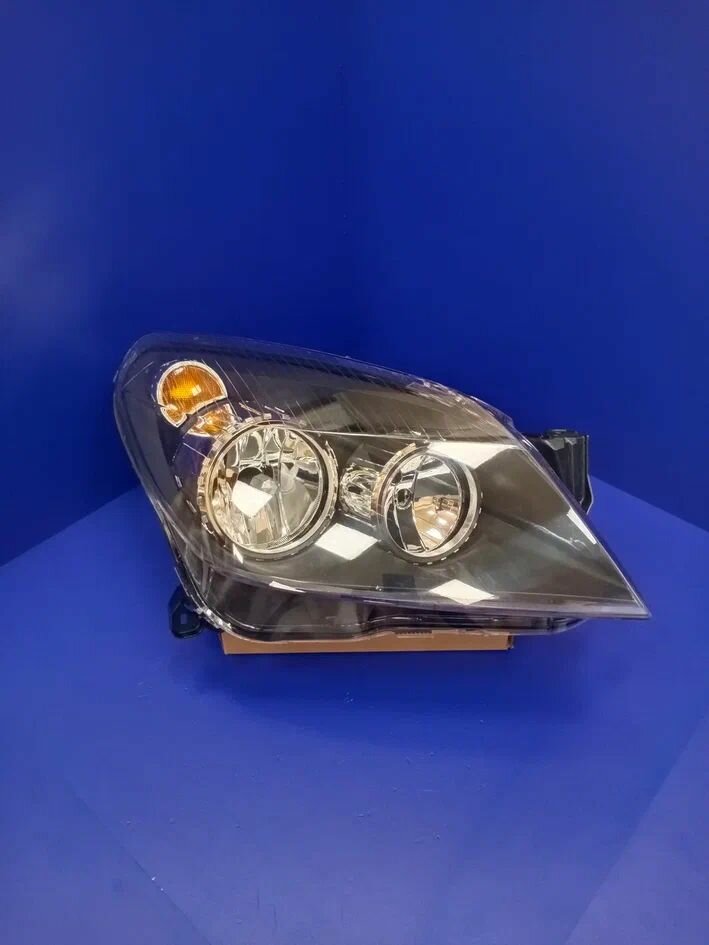 Фара Опель Астра Н черная с корректором в сборе, Opel Astra H качество близко к оригиналу с электрокорректором в сборе