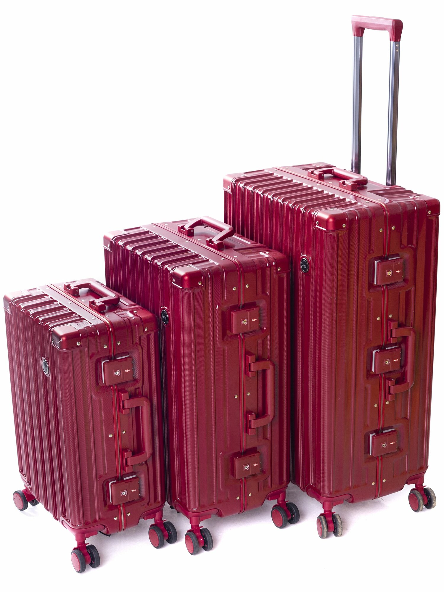 Комплект чемоданов 