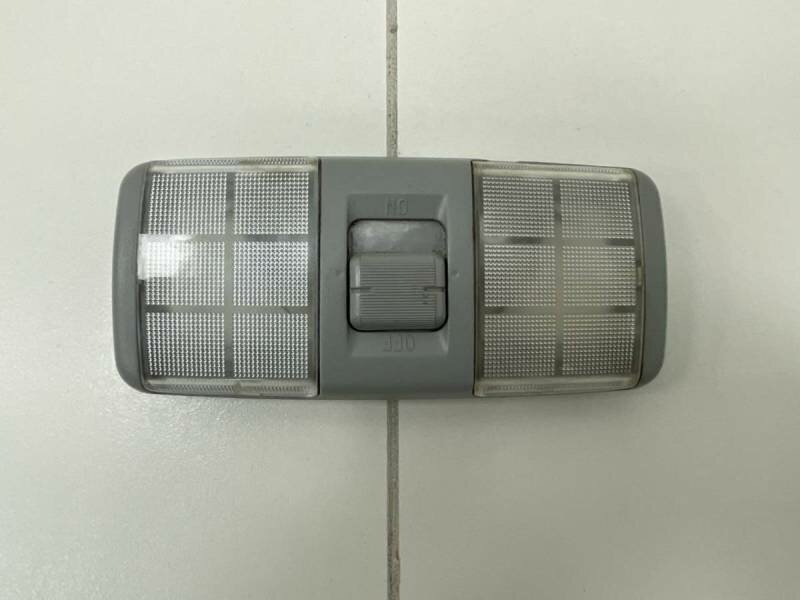 Плафон салонный Mitsubishi Carisma DA 1995-2004 кат.номер: MR913074