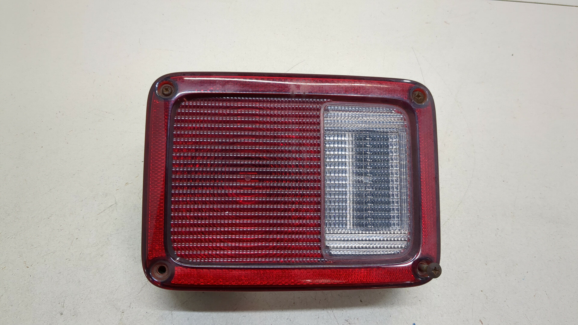 Фонарь (задний) левый Jeep Wrangler Б/У