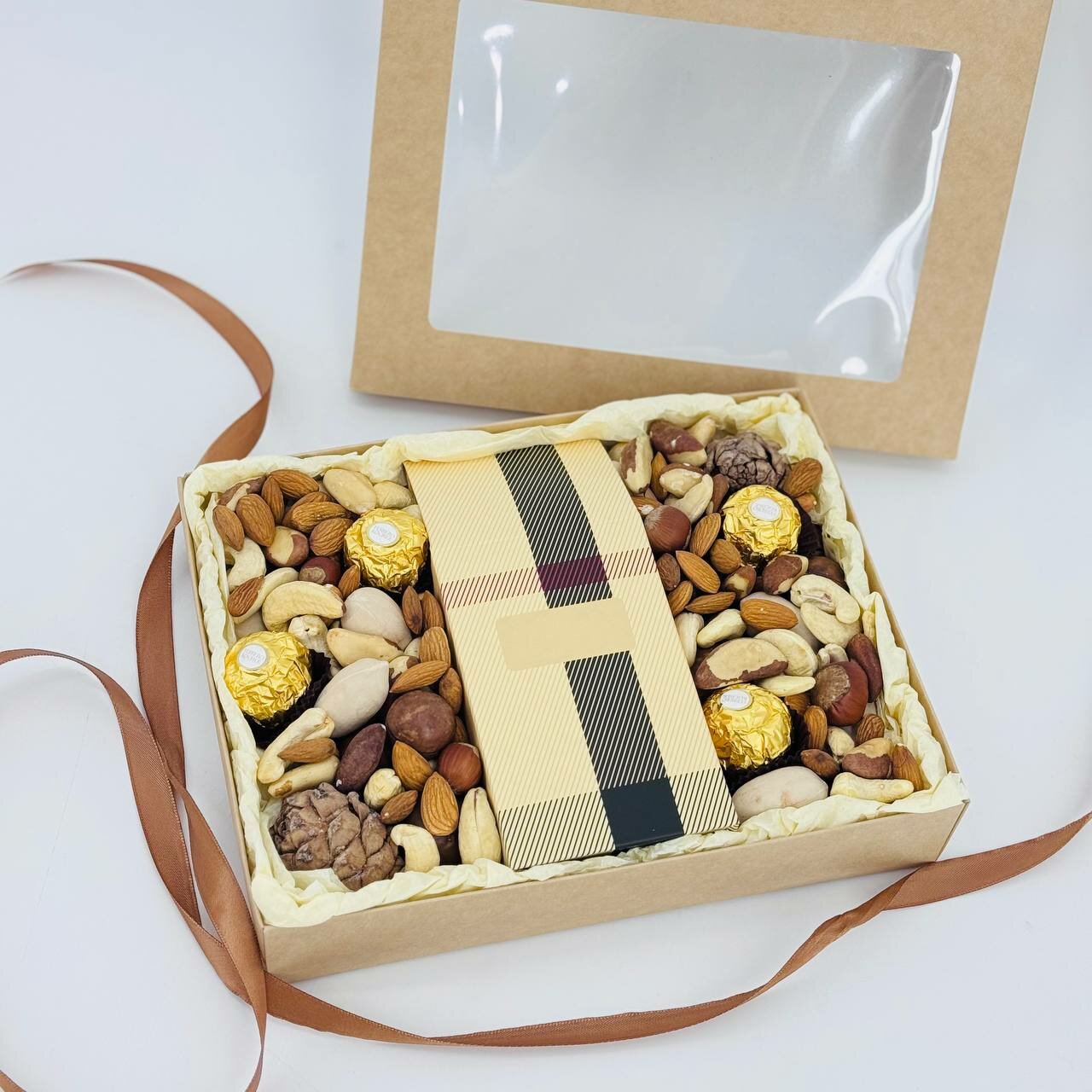 Подарочный насыпной бок с орехами конфетами и элитным чаем. Подарок учителю на 1 сентября