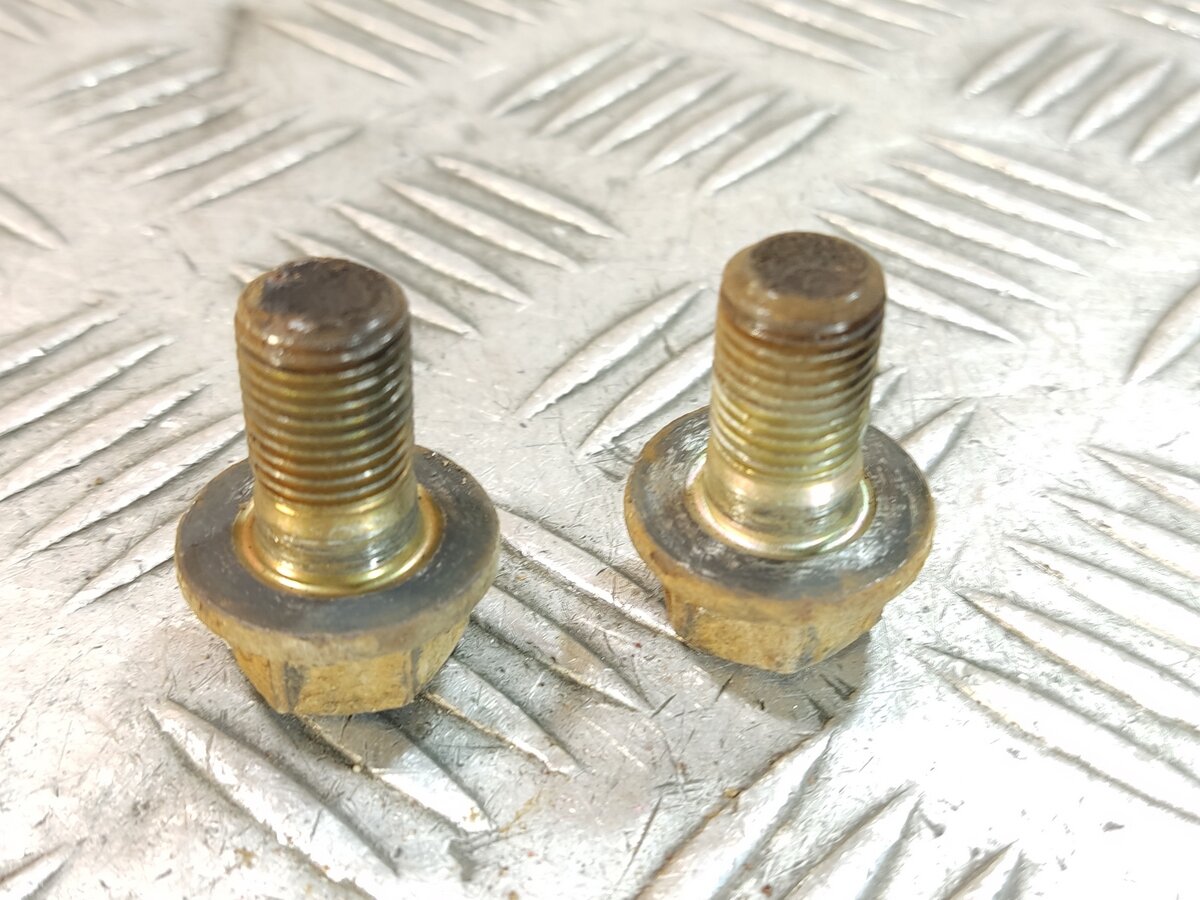 Болт крепления суппорта переднего HONDA Civic 2001-2005 45240SC2003