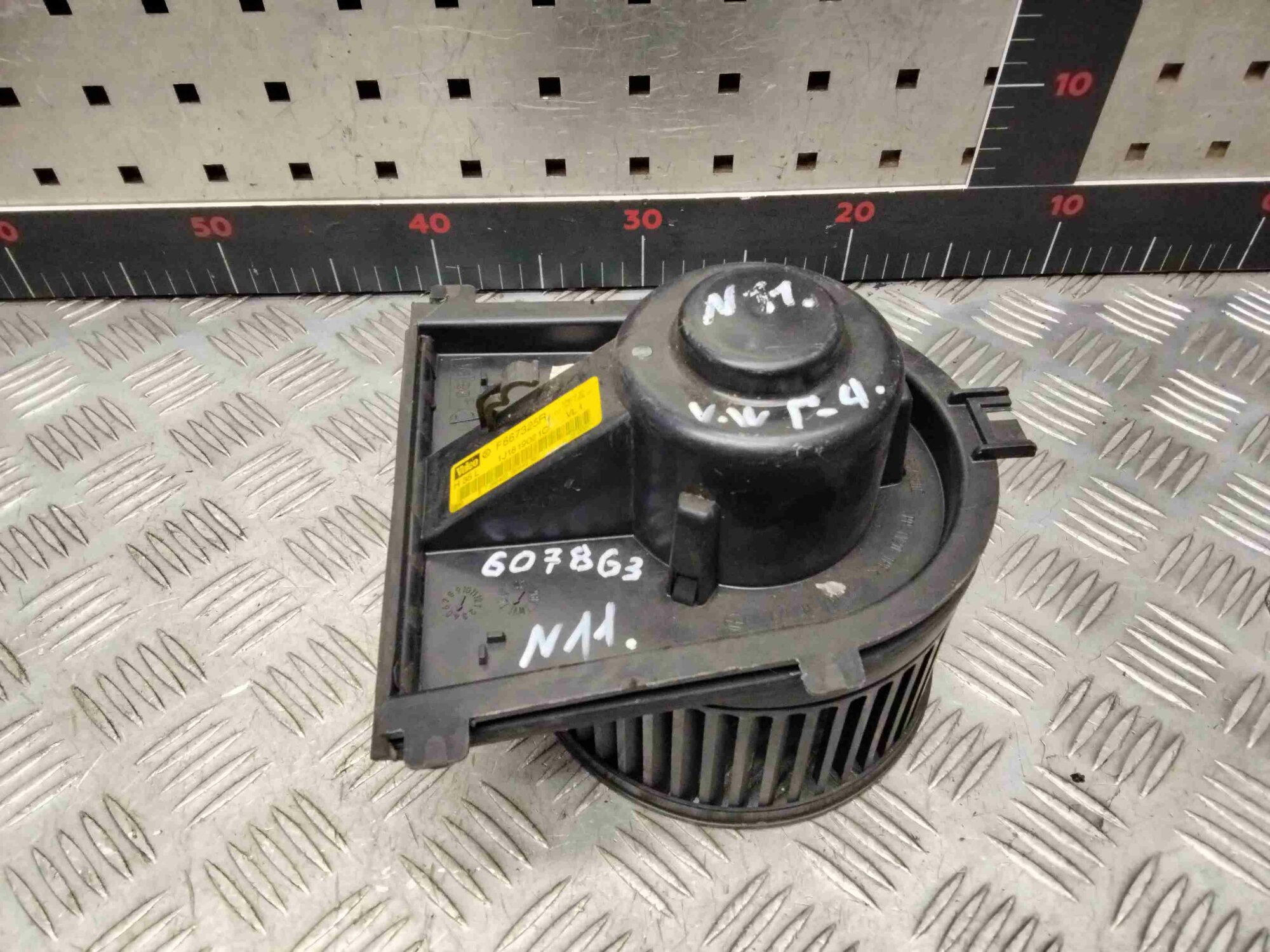 Моторчик печки Volkswagen Golf (1997)