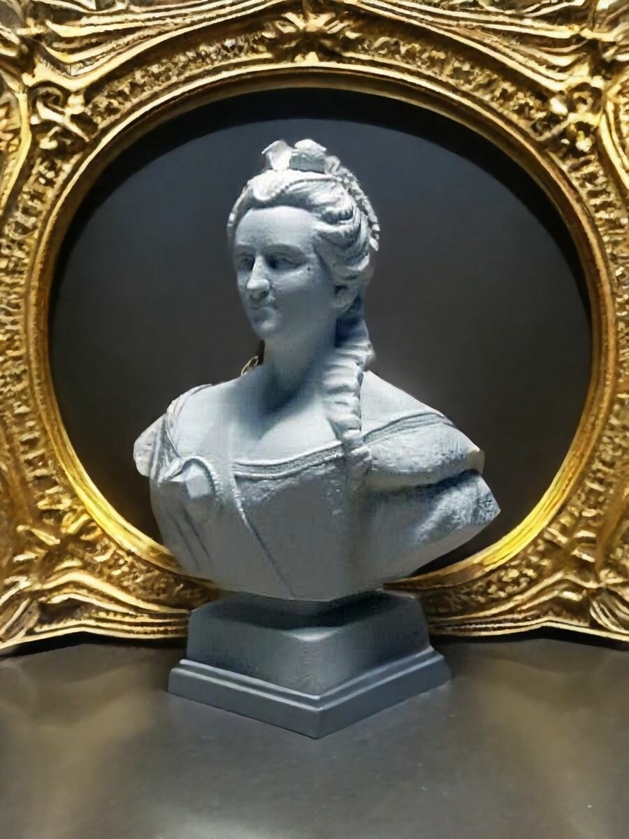 Бюст Екатерины 2 BE178 белый с бриллиантом 78мм 80гр.